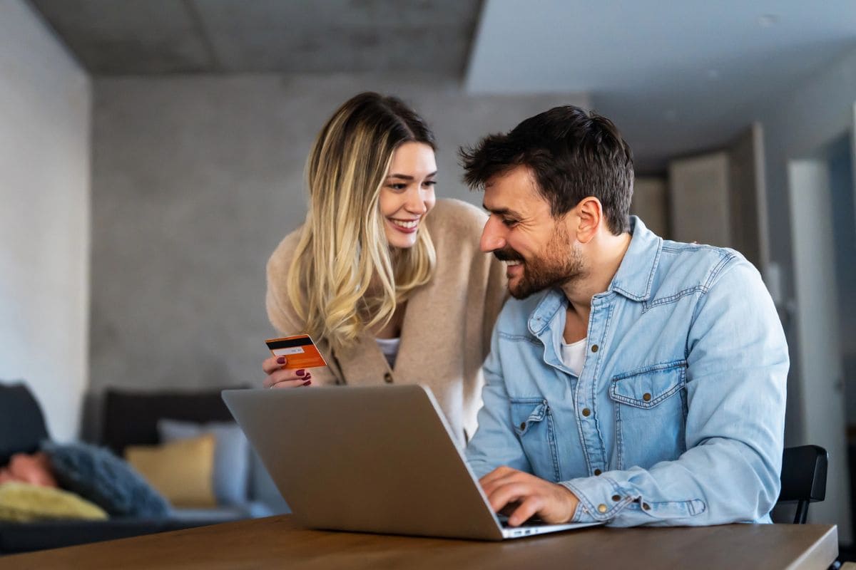 24 Romantic Business Ideas That Let You Profit From Love